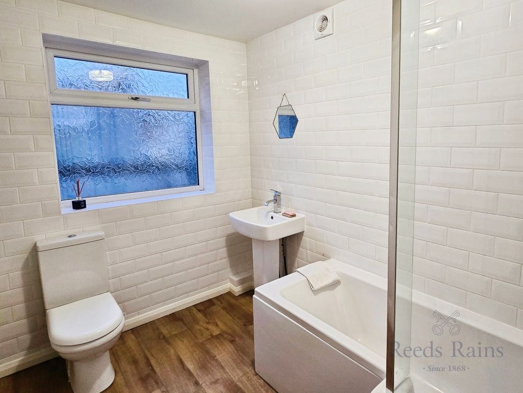 Peartree Bungalows, Blackhall Mill, Newcastle Upon Tyne, Tyne And Wear ...