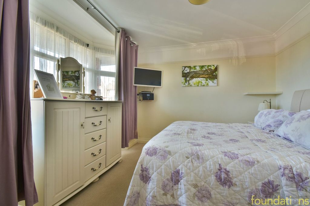 St James Road, Bexhill-On-Sea TN40, 2 bed detached bungalow for sale, £ ...