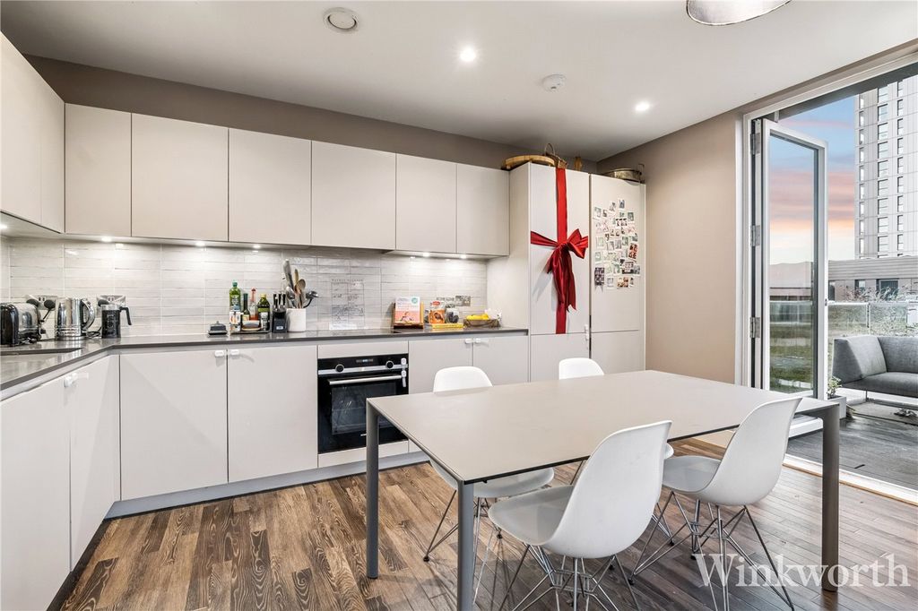 Moulding Lane, London SE14, 3 bed flat for sale, £675,000 | PrimeLocation