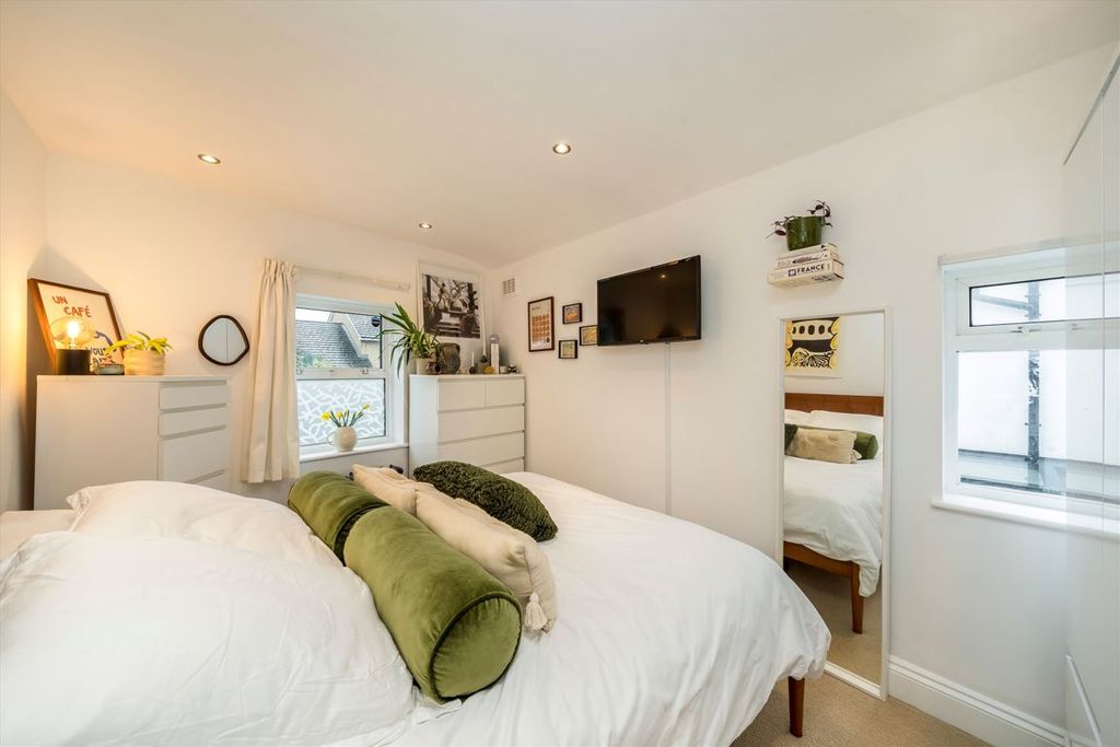 Nunhead Grove, Peckham SE15, 2 bed flat for sale, £475,000 | PrimeLocation
