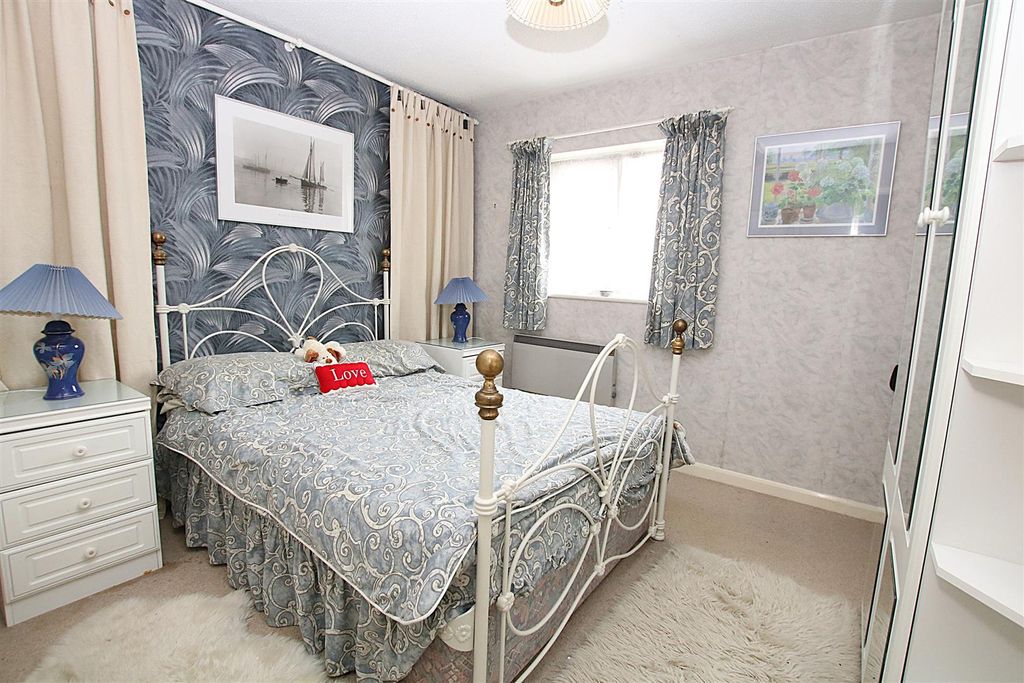 Countess Road, St James NN5, 2 bed flat for sale, £125,000 | PrimeLocation