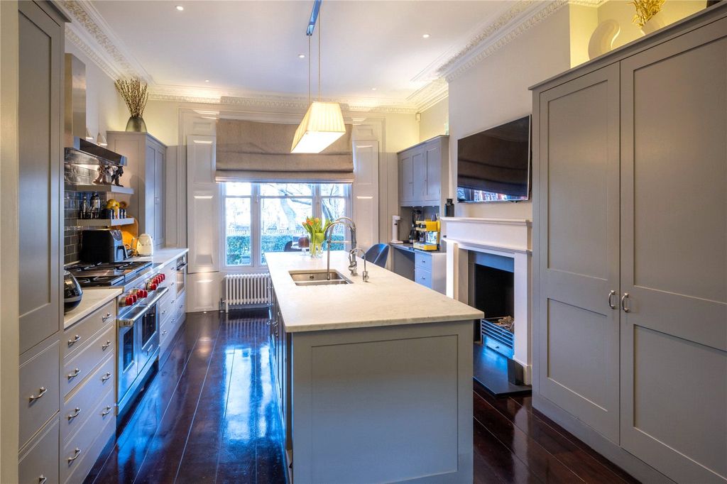 Chalcot Square, Primrose Hill, London NW1, 6 bed terraced house for ...