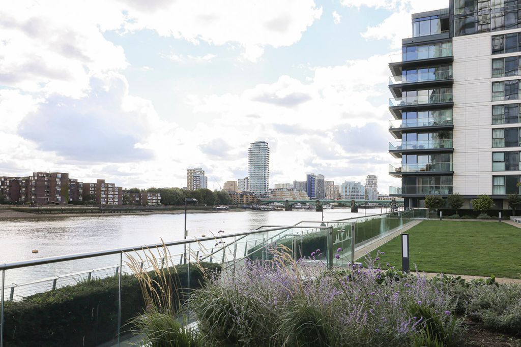Waterfront Drive, Imperial Wharf SW10, 3 bed flat for sale, £2,700,000 ...