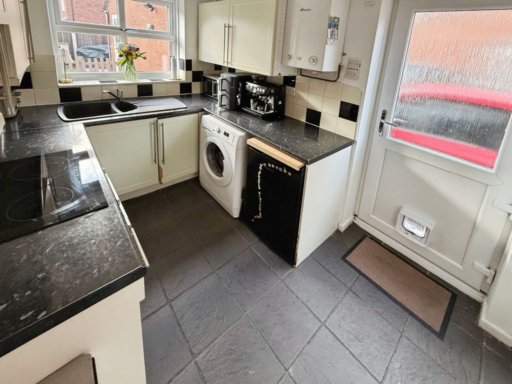 Mary Macarthur Drive, Cradley Heath B64, 3 bed semi-detached house for ...