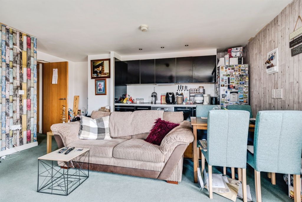 Princes Street, Swindon SN1, 2 bed flat for sale, £67,500 | PrimeLocation