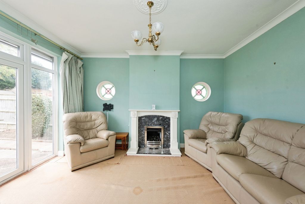 The Warren, Worcester Park, Surrey KT4, 2 bed bungalow for sale, £650,000 | PrimeLocation