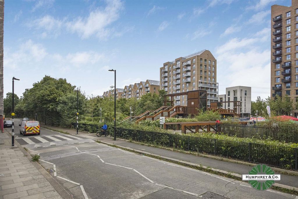 Merlin Heights, Waterside Way N17, 2 bed flat to rent, £2,200 pcm ...