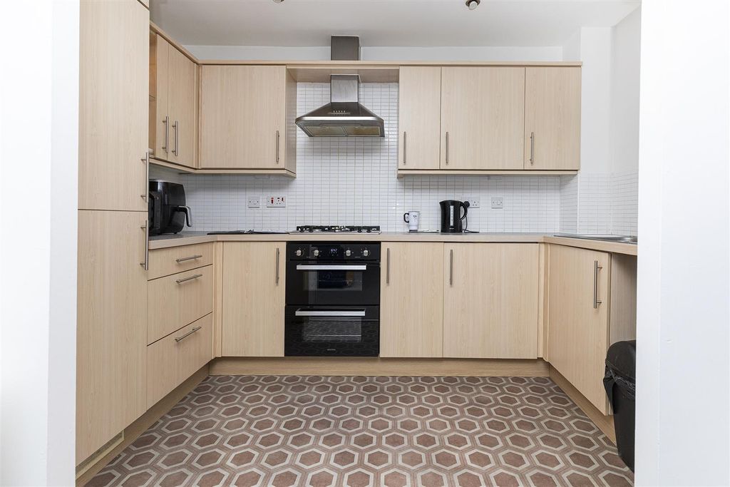 Blackthorn Drive, Huddersfield HD3, 2 bed flat for sale, £125,000 ...