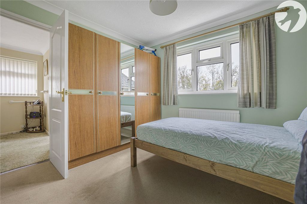 Philip Avenue, Swanley, Kent BR8, 3 bed link detached house for sale, £ ...