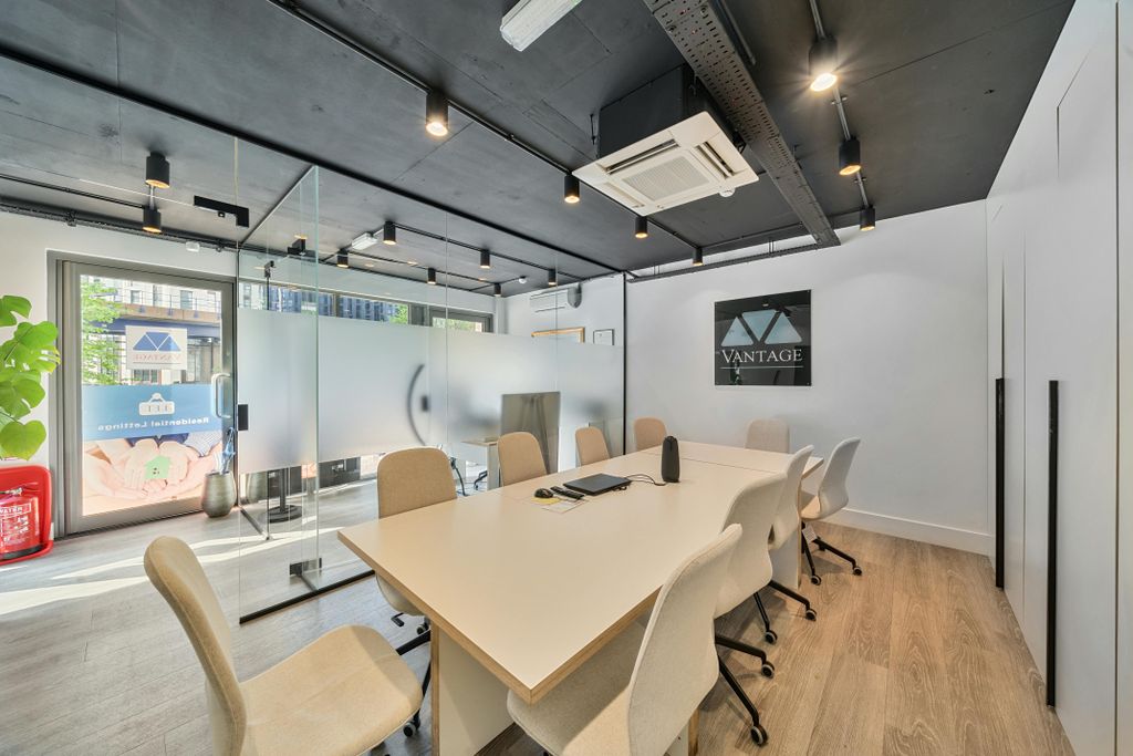 Limeharbour, Limeharbour, Canary Wharf E14, Leisure/hospitality for ...