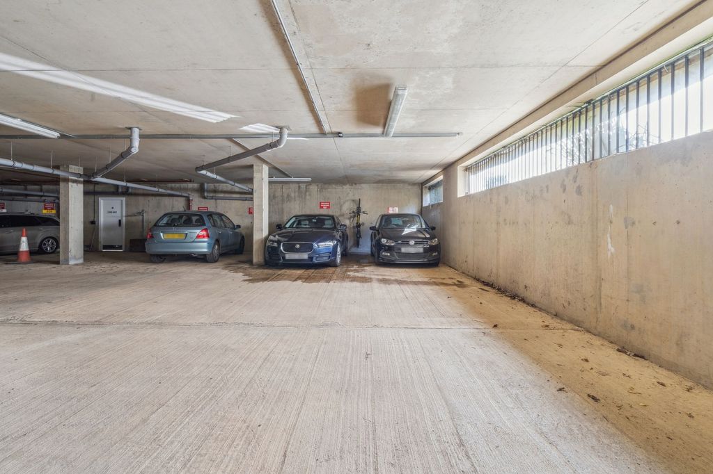Park Grove, Knotty Green HP9, 1 bed flat to rent, £1,400 pcm ...