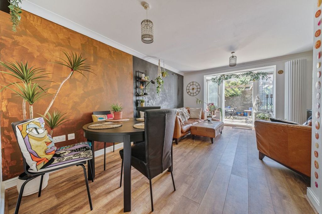 The Shearings, Old Town, Swindon SN1, 3 bed semi-detached house for ...