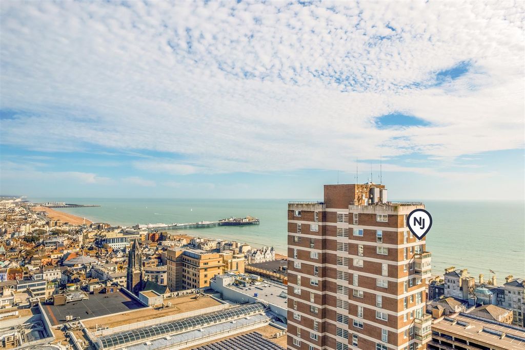 Russell Square, Brighton BN1, 2 bed flat for sale, £600,000 | PrimeLocation