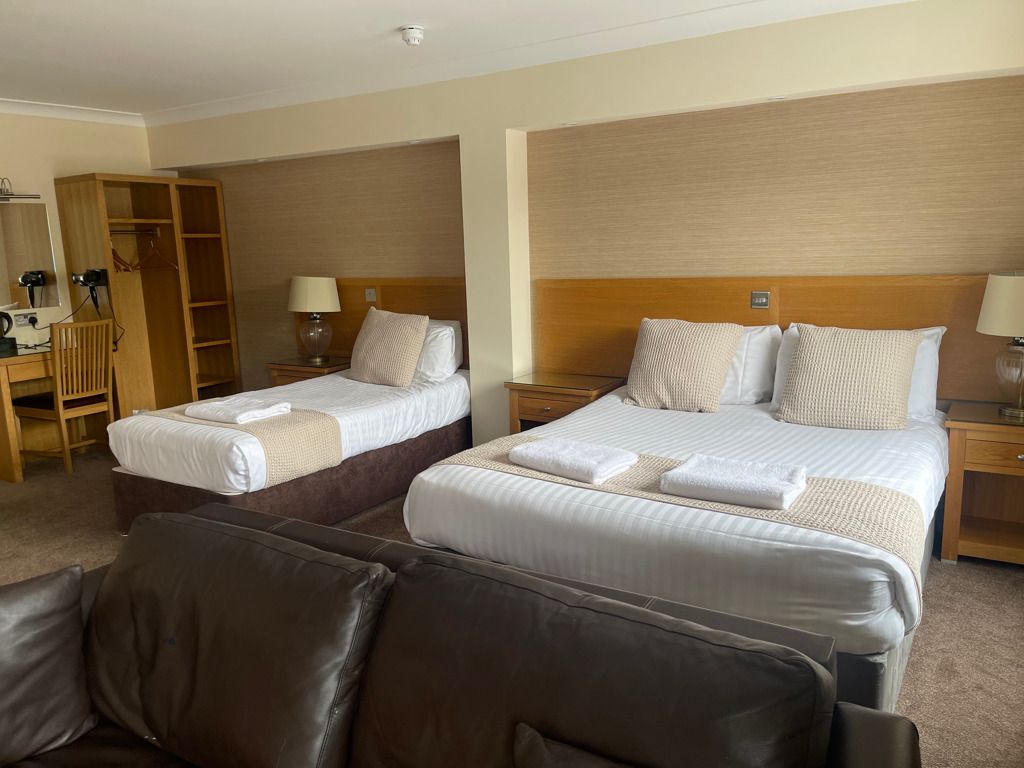 Adamson Hotel, 27 Main Street, Crossford, Dunfermline KY12, Hotel for ...