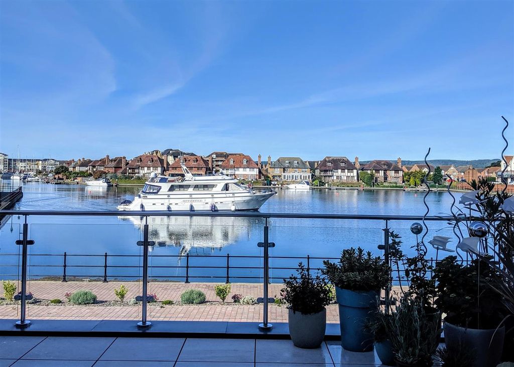 Port Moresby Place, Eastbourne BN23, 4 bed semi-detached house for sale ...