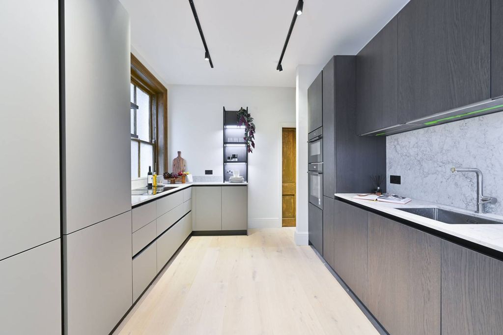 Southampton Row, Bloomsbury, London WC1B, 2 bed flat for sale, £ ...