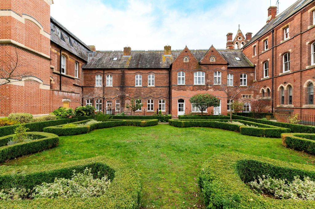 Frome Court, Bartestree, Hereford HR1, 2 bed flat for sale, £220,000 ...