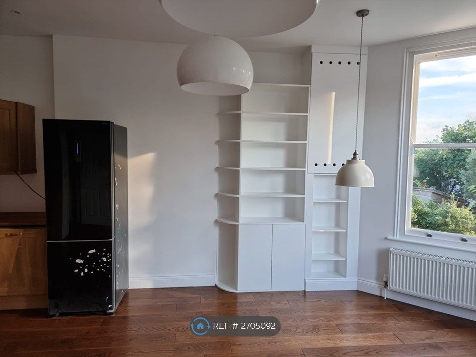 Palace Road, London SW2, 2 bed flat to rent, £2,200 pcm | PrimeLocation