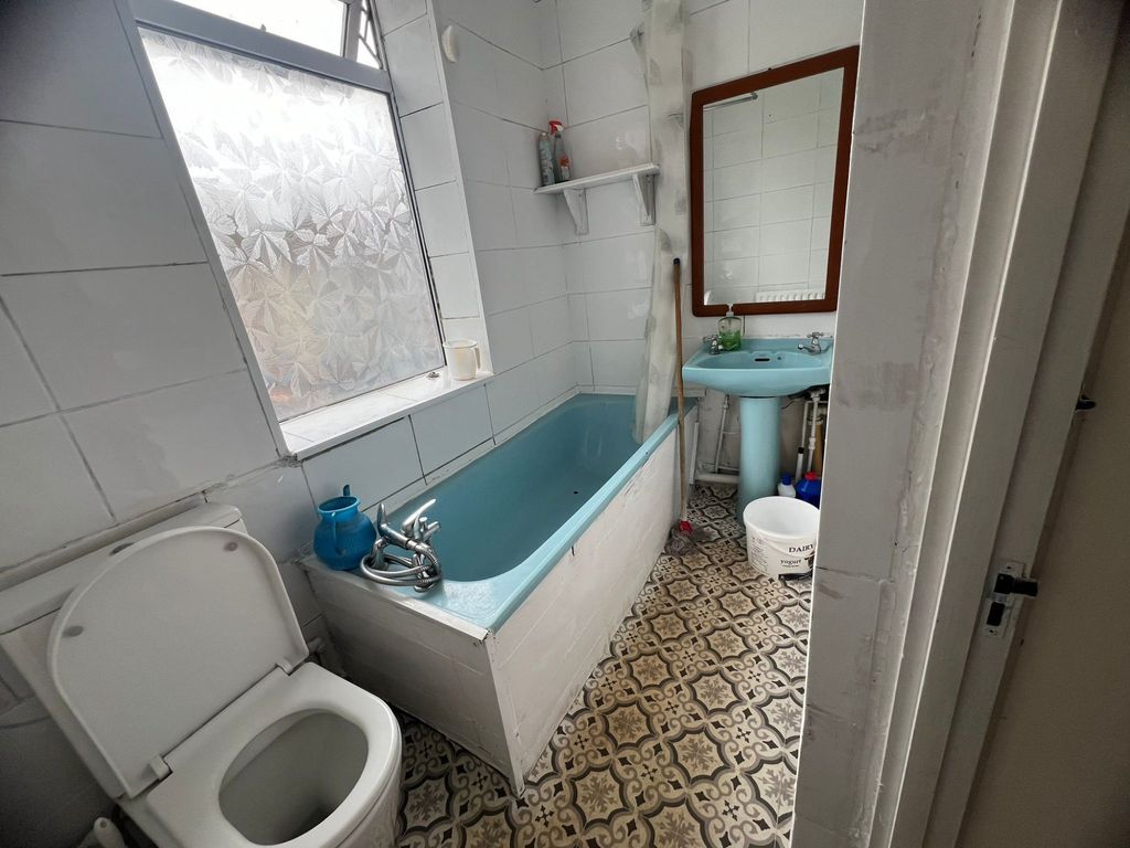 Ash Road, Luton LU4, Retail premises for sale, £400,000 | PrimeLocation