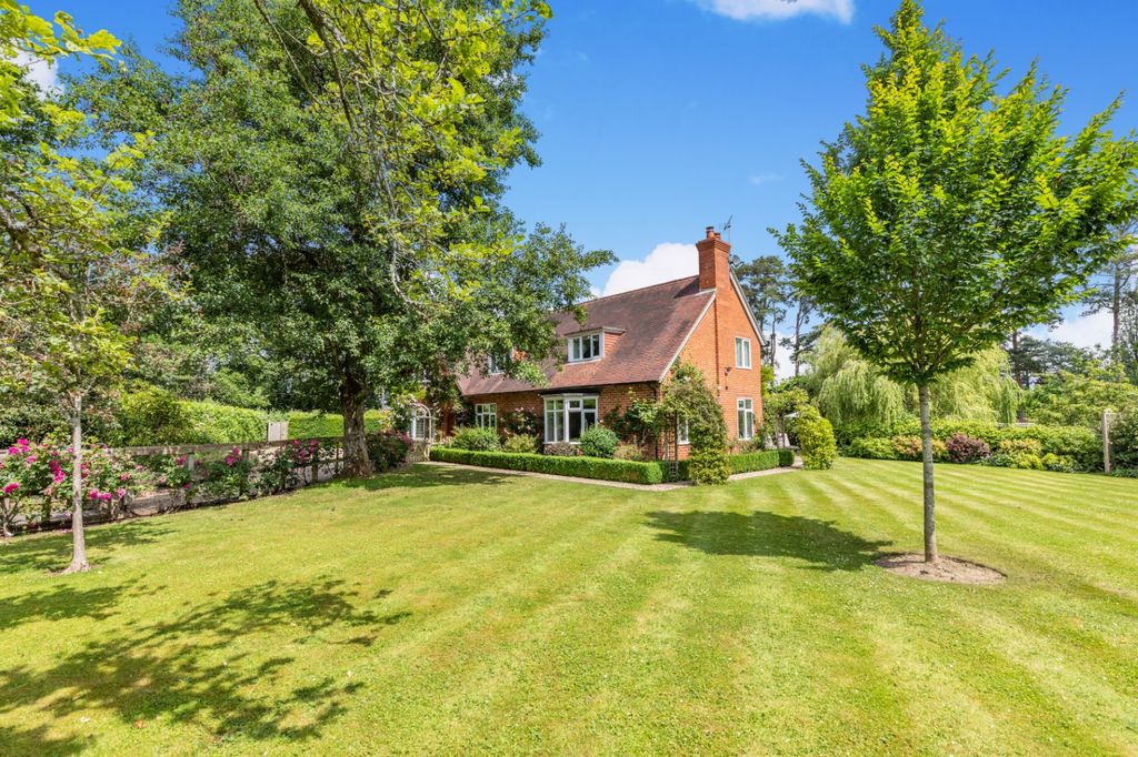 Chapel Row, Berkshire RG7, 5 bed detached house for sale, £1,800,000 ...