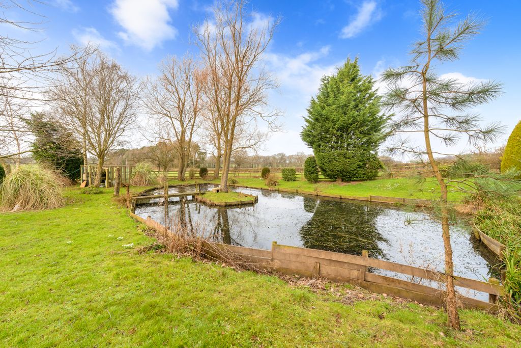 Breaden Heath, Whitchurch SY13, 6 bed barn conversion for sale, £ ...