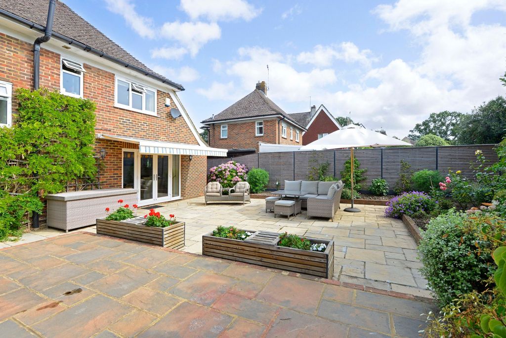 Redcroft Walk, Cranleigh GU6, 4 bed detached house for sale, £950,000 ...