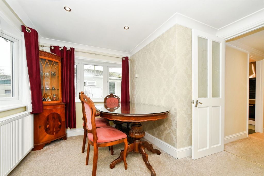 Cannons Drive, St. Johns Priory, Lechlade GL7, 2 bed mobile/park home ...