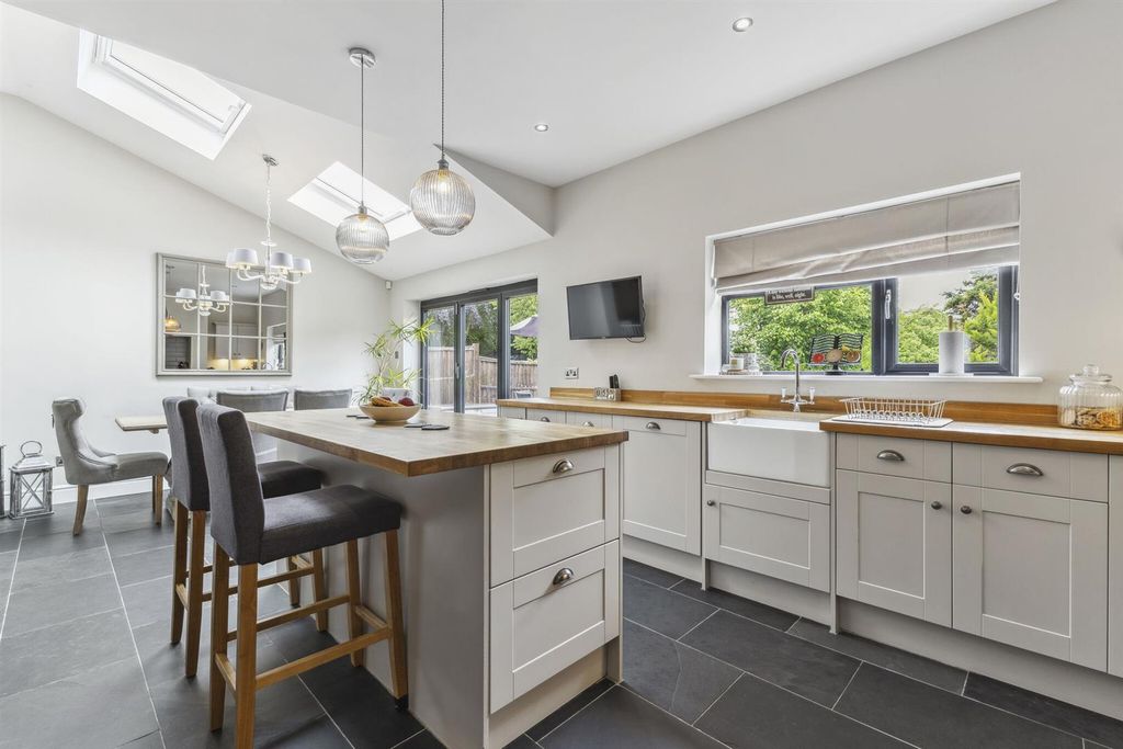 Windle Close, Windlesham GU20, 3 bed property for sale, £675,000 ...