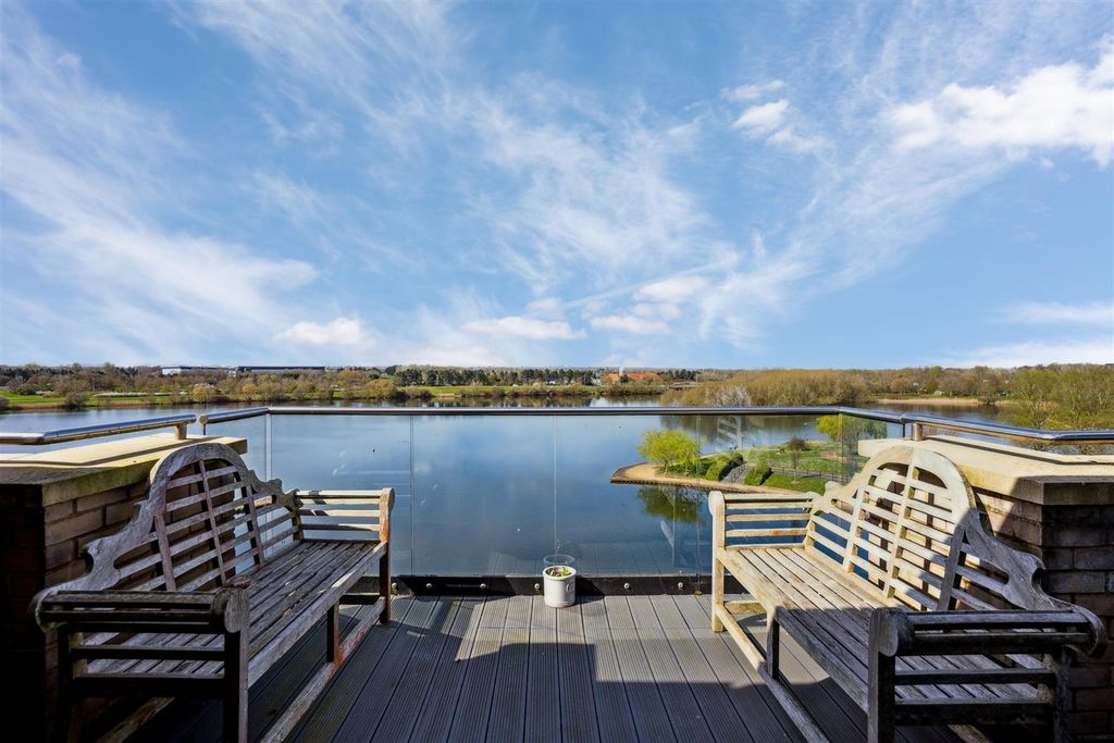 Felsted, Caldecotte, Milton Keynes MK7, 2 bed flat for sale, £575,000 ...