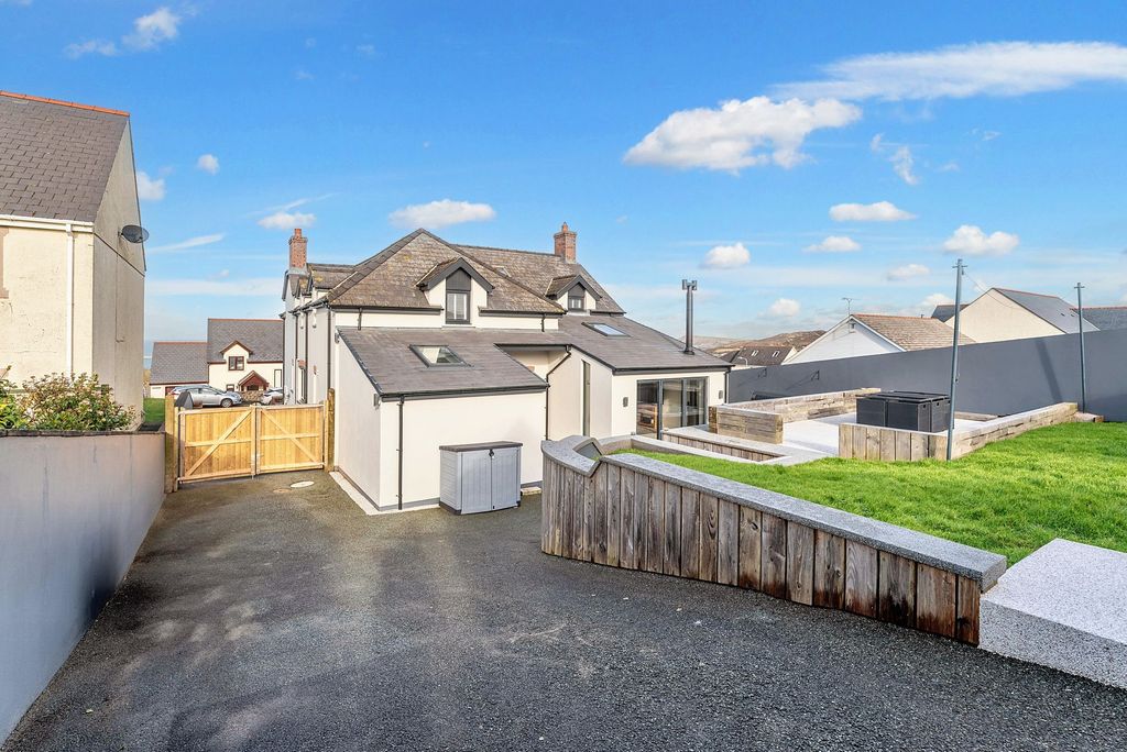 Heol Caradog, Fishguard SA65, 5 bed detached house for sale, £599,950 ...