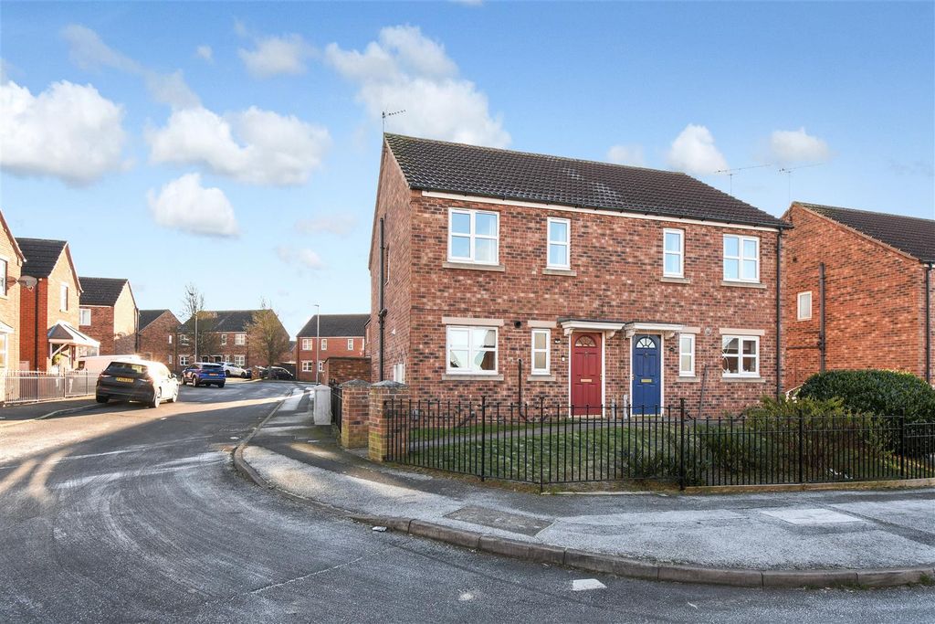 Temple Road, Scunthorpe DN17, 3 bed semi-detached house for sale, £ ...