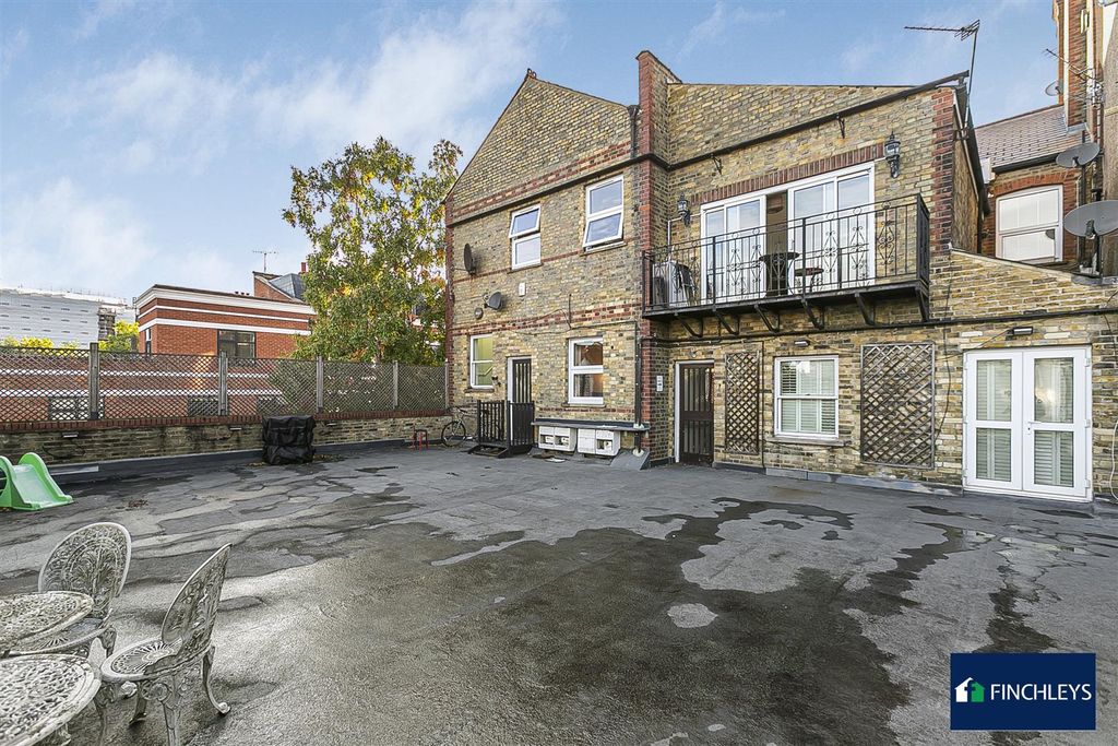 Stanton Court, Princes Avenue, Finchley Central N3, 2 bed flat for sale ...