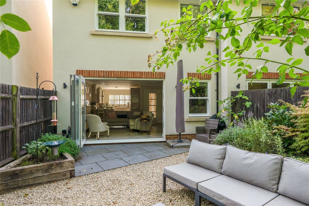Queen Street, Gomshall, Guildford, Surrey GU5, 4 bed end terrace house ...
