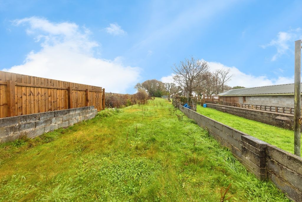 Heol Y Meinciau, Pontyates, Llanelli, Carmarthenshire SA15, 3 bed end ...