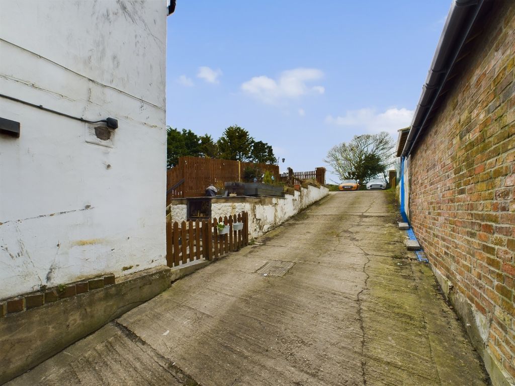 Lovell Garth, Foxholes, Driffield, North Yorkshire YO25, 4 bed terraced ...