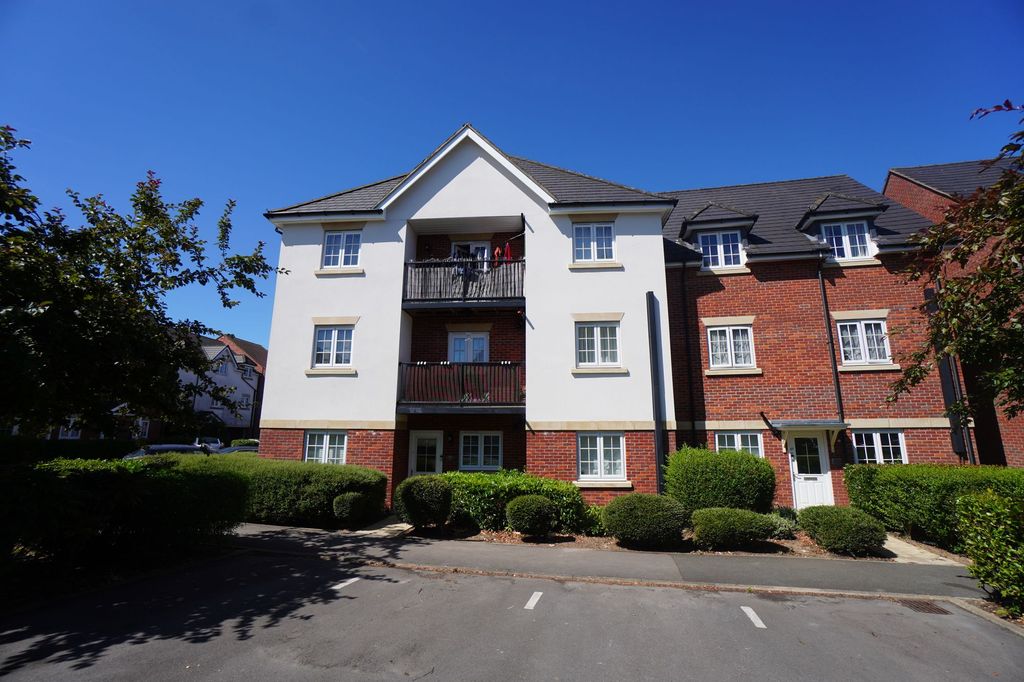 Wellesbourne Crescent, High Wycombe HP13, 1 bed flat for sale, £219,950 ...