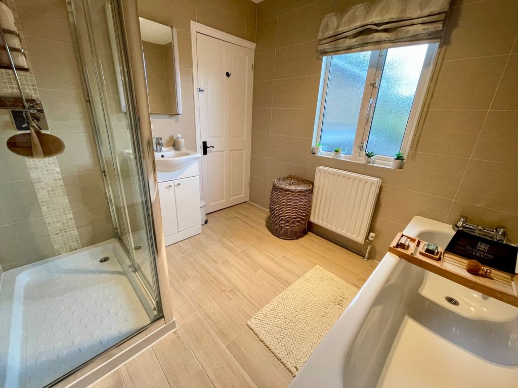 The Cottages, Great Bramingham Lane, Luton LU3, 4 bed end terrace house ...