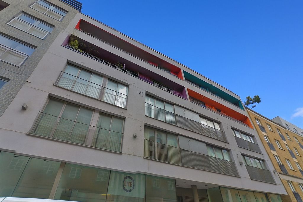 Plumbers Row, London E1, 3 bed flat to rent, £3,000 pcm | PrimeLocation