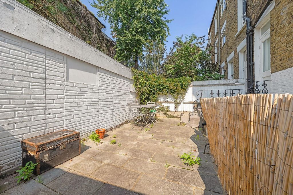 Stockwell Road SW9, 2 bed flat for sale, £450,000 | PrimeLocation