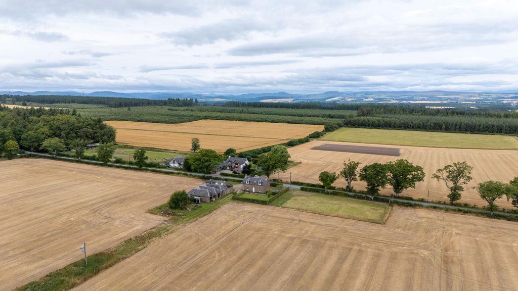 Burrelton, Blairgowrie PH13, 3 bed farmhouse for sale, £349,950 ...