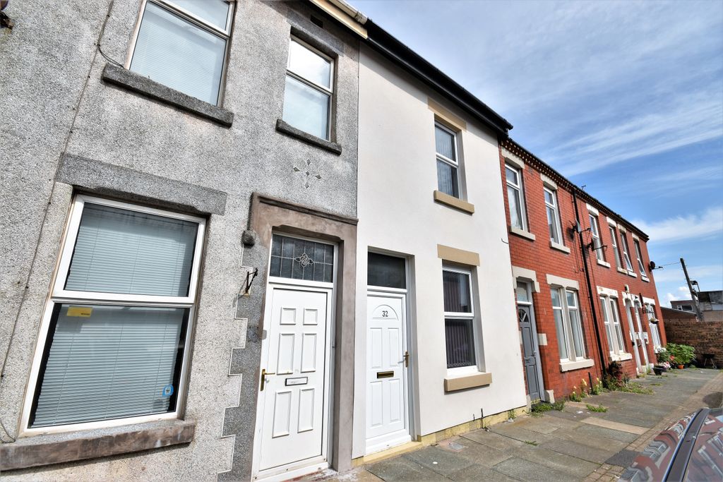 Cross Street, Blackpool FY1, 2 bed terraced house for sale, £64,500 ...