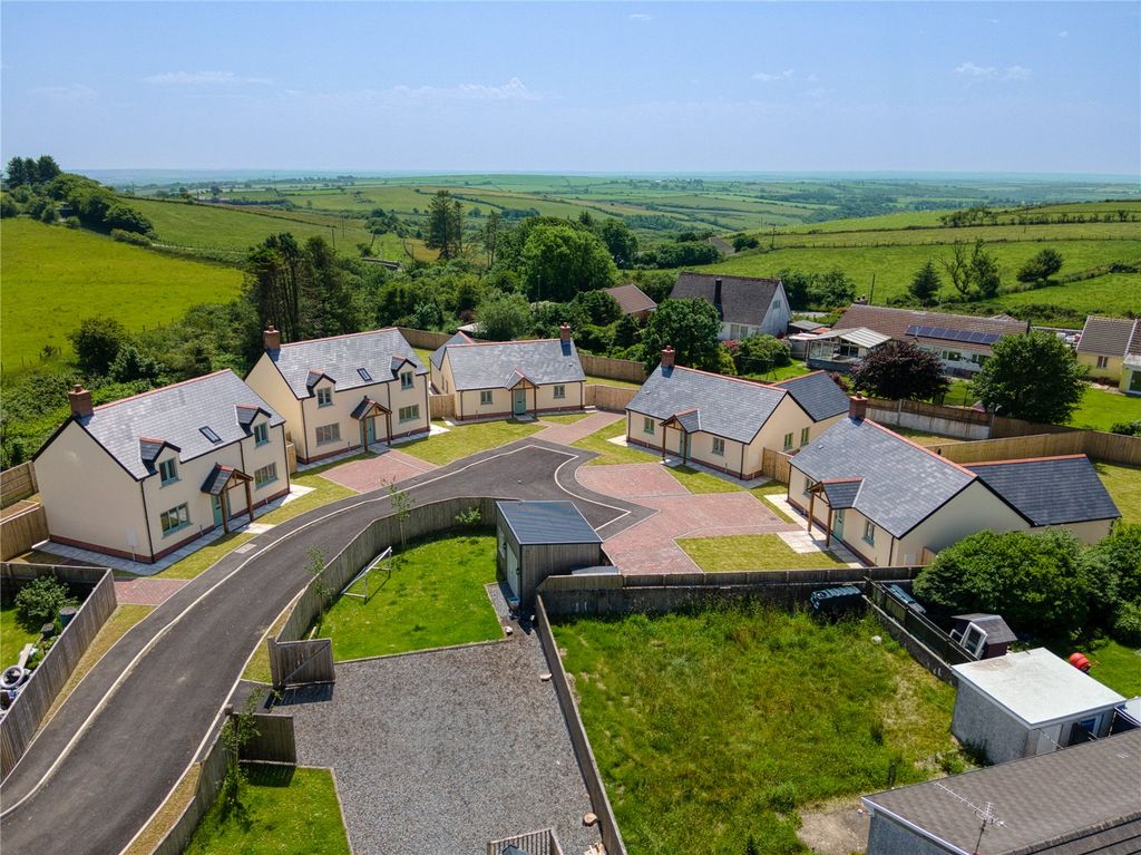 Golwg Y Gloch, Rosebush, Clynderwen SA66, 3 bed bungalow for sale, £ ...