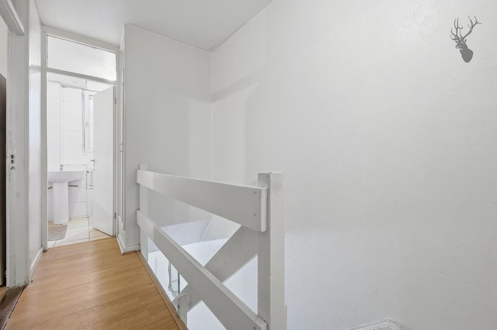 Crane House, Bow E3, 3 bed flat for sale, £400,000 | PrimeLocation