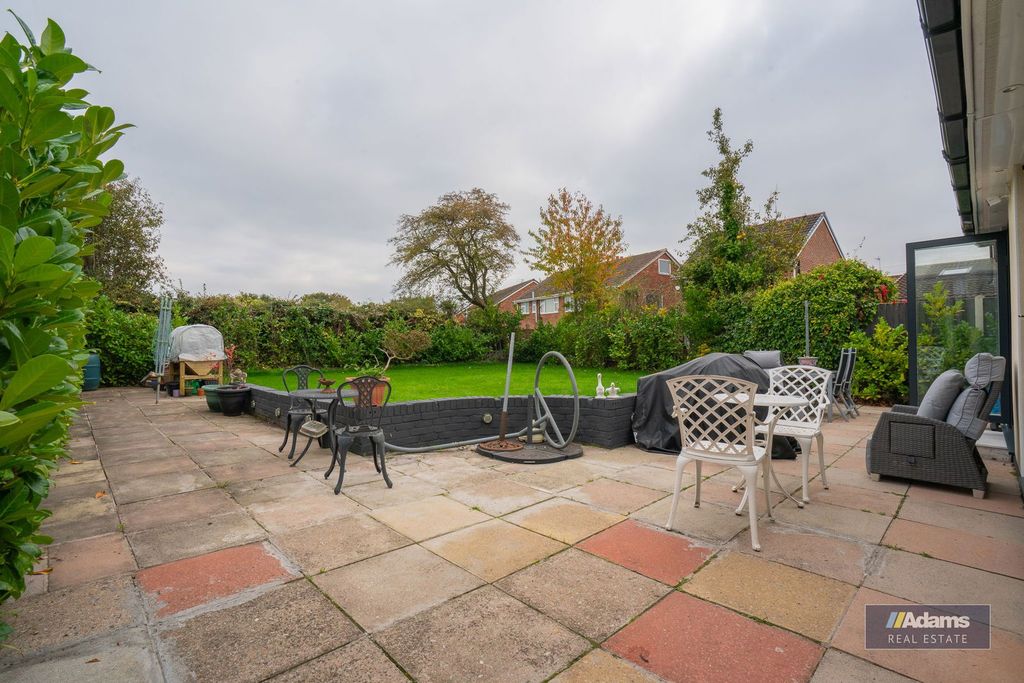 Woburn Drive, Cronton, Widnes WA8, 3 bed bungalow for sale, £340,000 ...