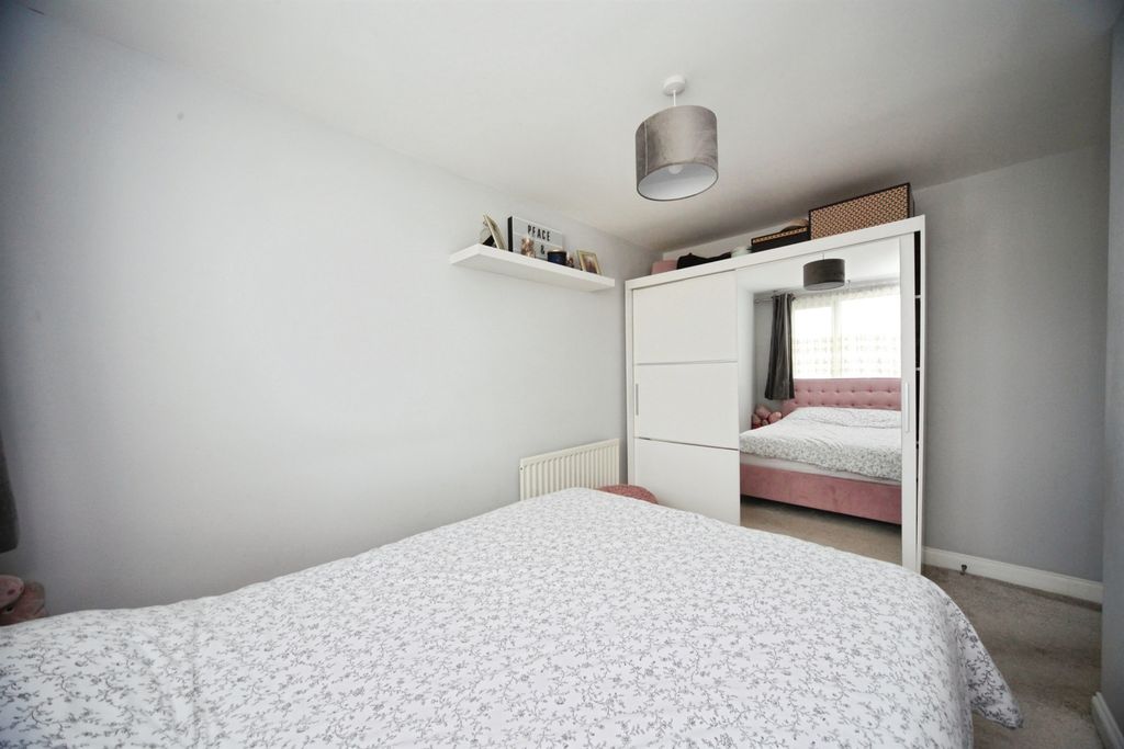 Julius Gardens, Luton LU3, 3 bed terraced house for sale, £300,000 ...