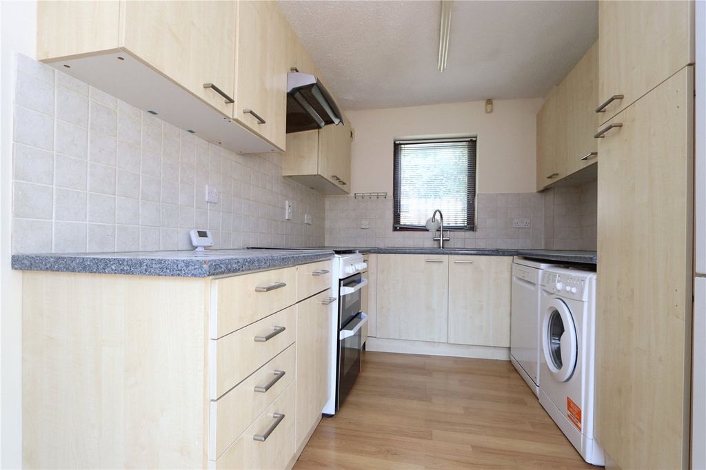 Grantham Court, Shenley Lodge, Milton Keynes, Buckinghamshire MK5, 2 ...