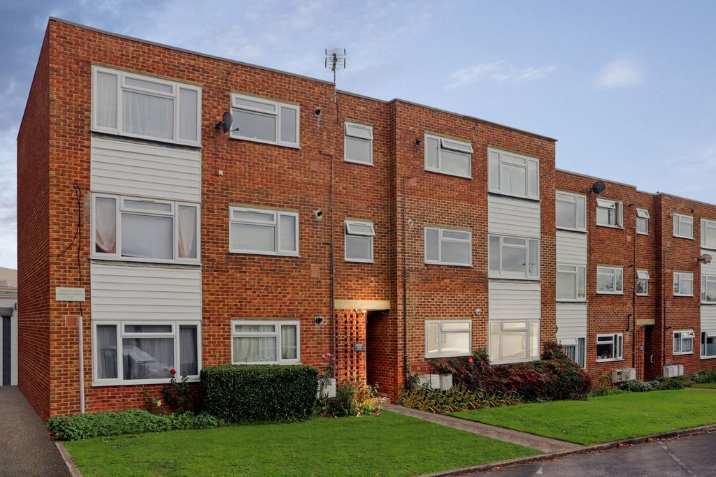 7 Stratton Court, Worplesdon Road, Guildford GU2, 2 bed flat for sale ...