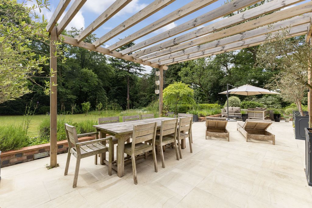 Tilford Street, Farnham GU10, 5 bed detached house for sale, £2,400,000 ...