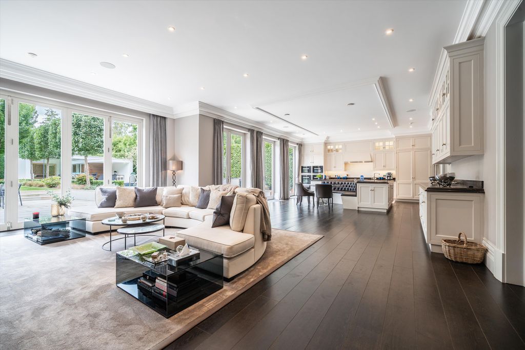 Furze Field, Oxshott, Leatherhead, Surrey KT22, 6 bed detached house ...