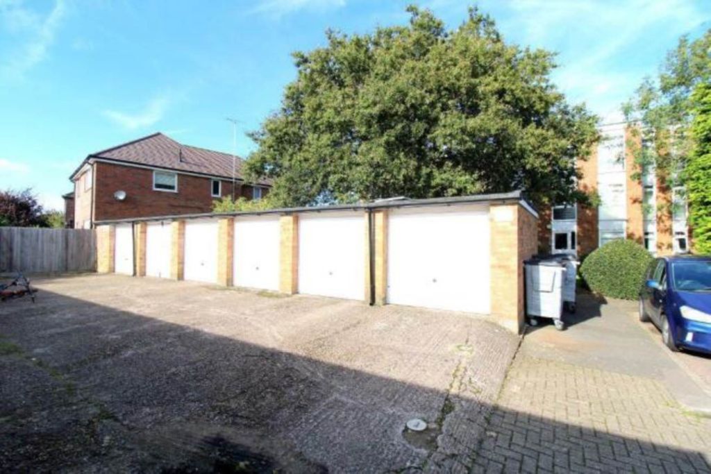 Elderberry Close, Luton LU2, 2 bed flat for sale, £170,000 | PrimeLocation
